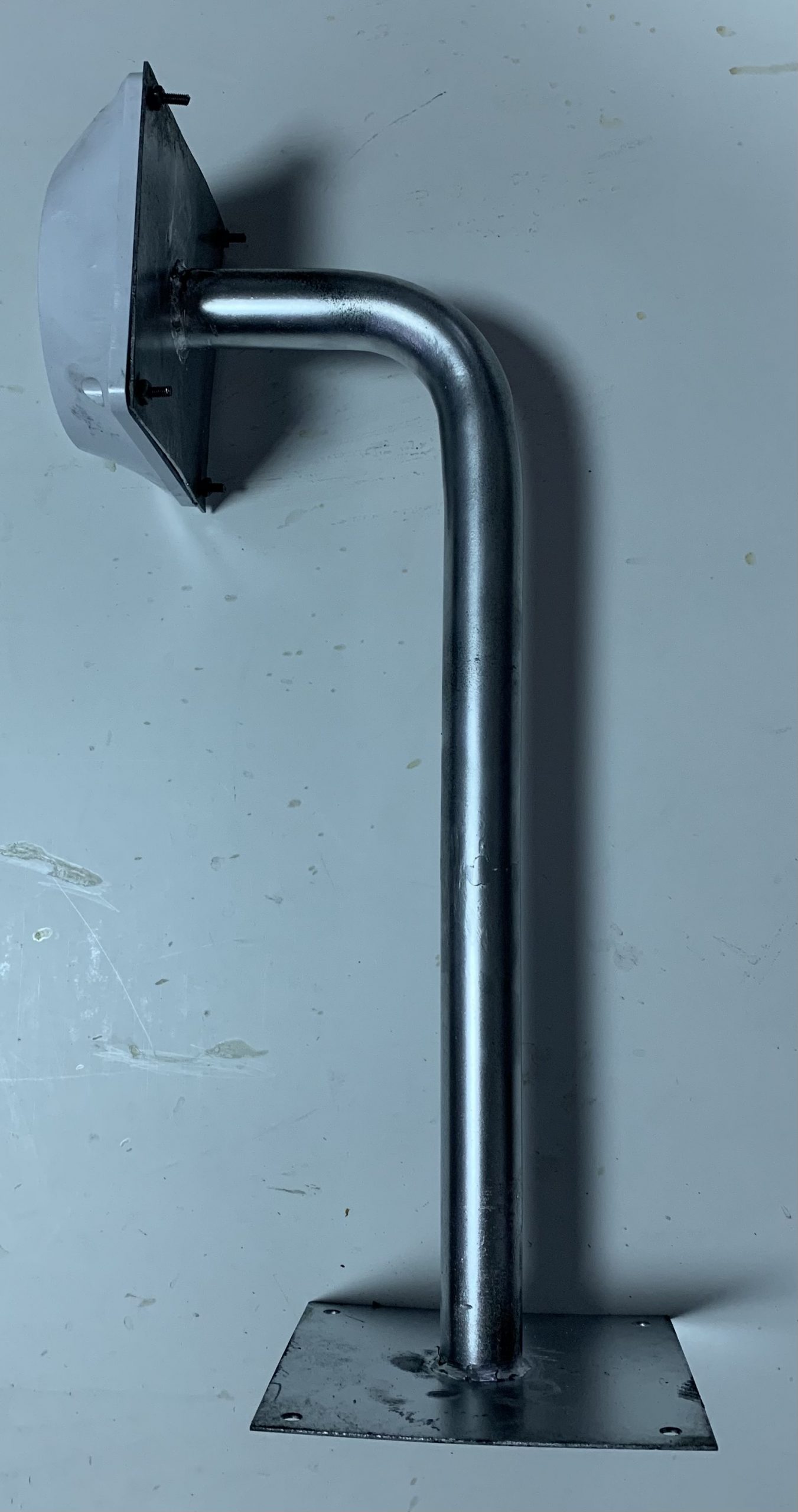 Support cameras galvanisées 60cm/20cm avec boite jonction – INTEGSY TUNISIE